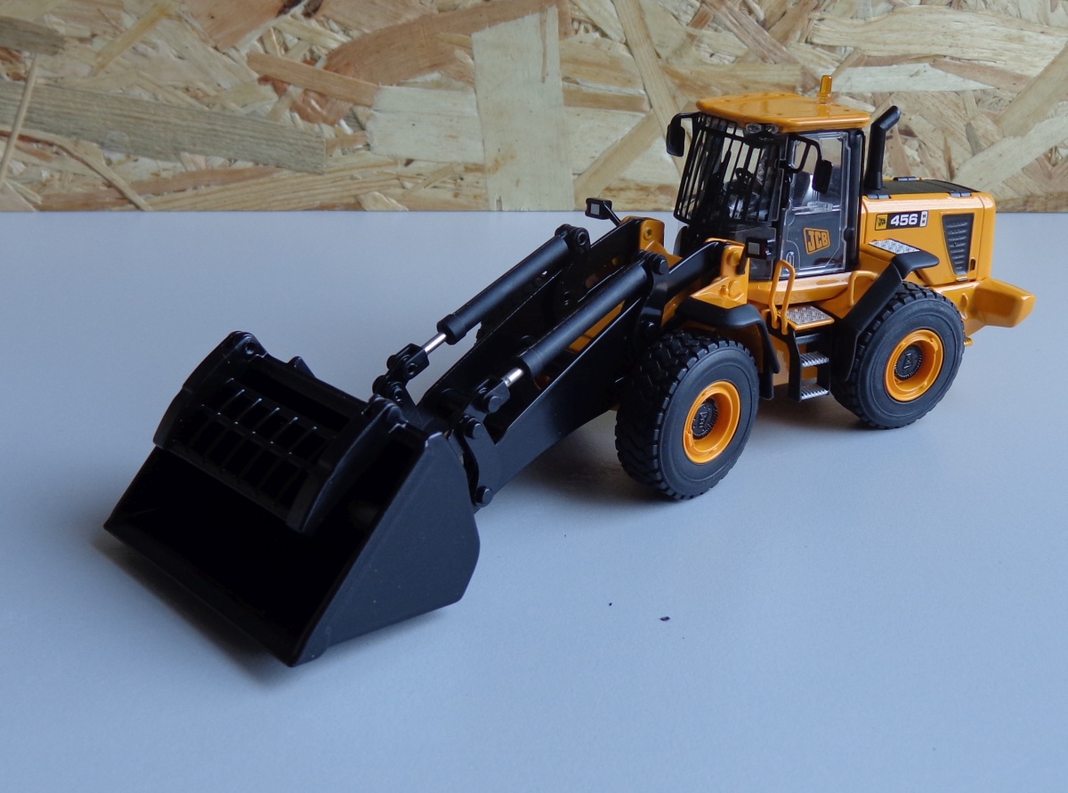 Utilaj JCB 456 "wasteMaster"