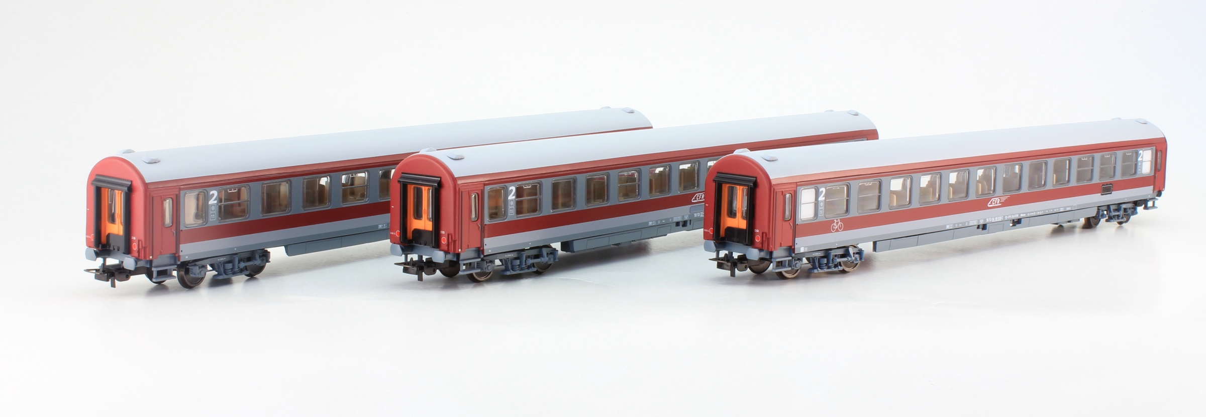 2nd class passenger coach set, CFR, Tillig, H0 scale (1:87)