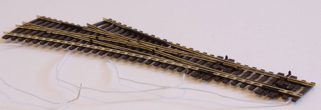 Macaz cu 3 cai asimetric