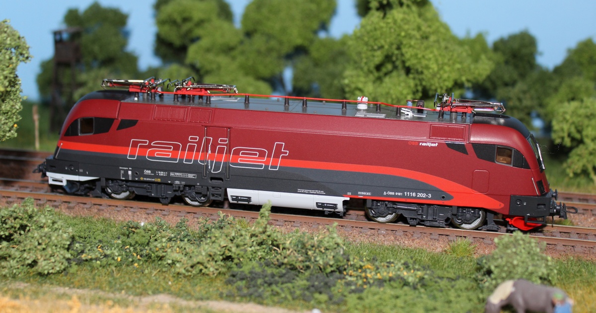 Electric locomotive 1116 202 „Railjet“ with cam, ÖBB, Roco, H0 scale (1:87)