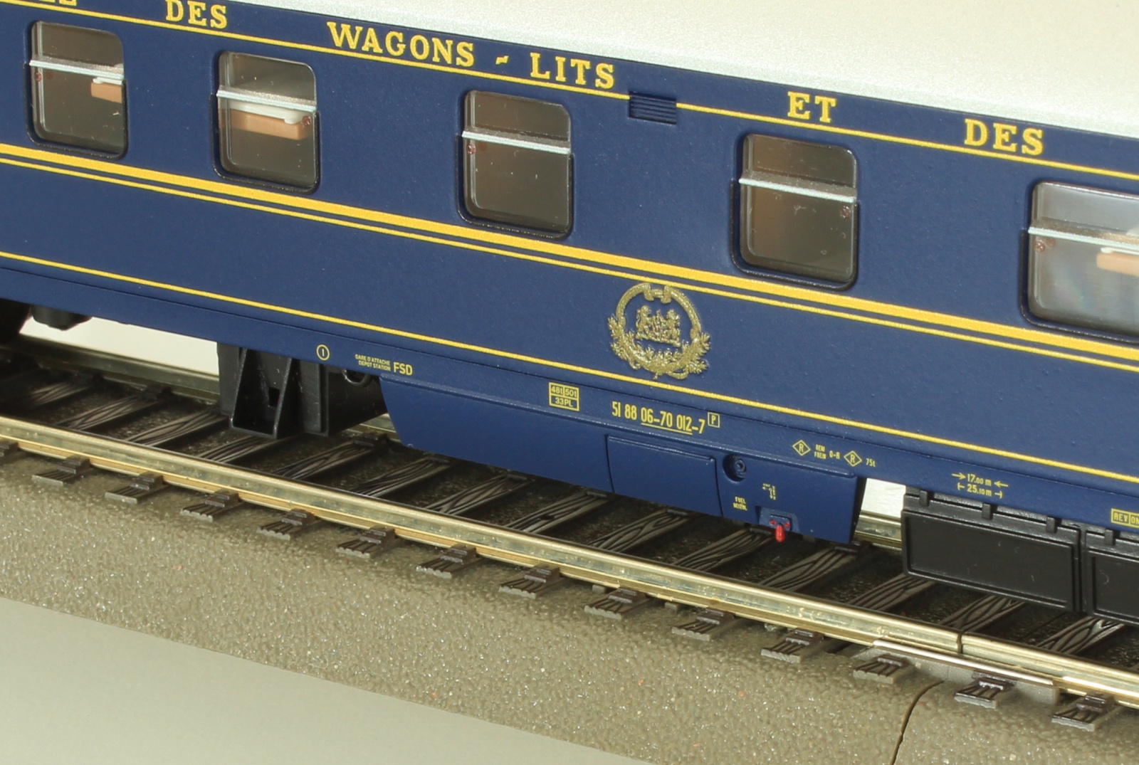 Locomotiva electrica seria 1020 cu tren Orient Express, Roco, scara H0 ...