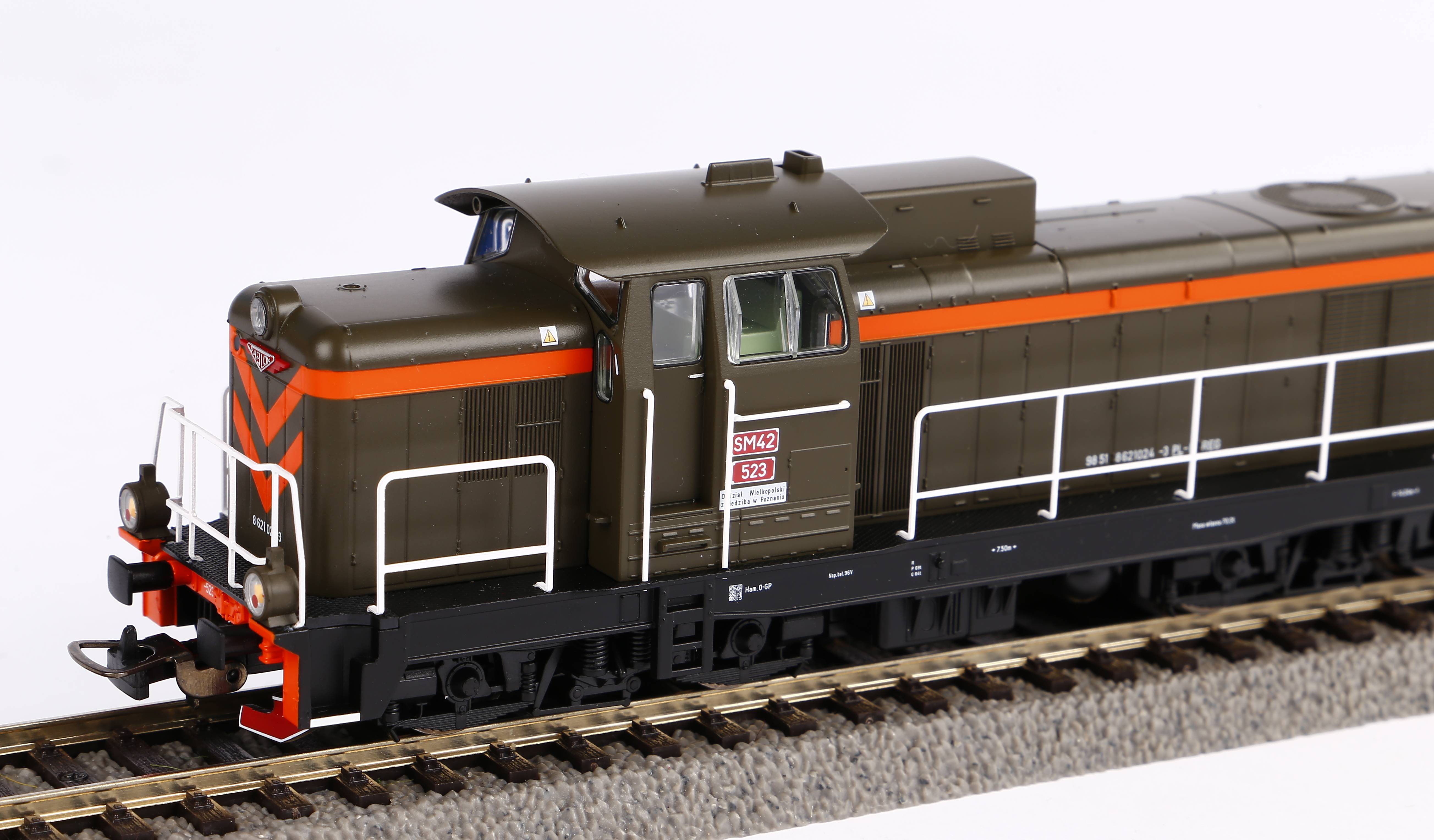 Diesel locomotive SM42, PKP, Piko, scale H0 (1:87)
