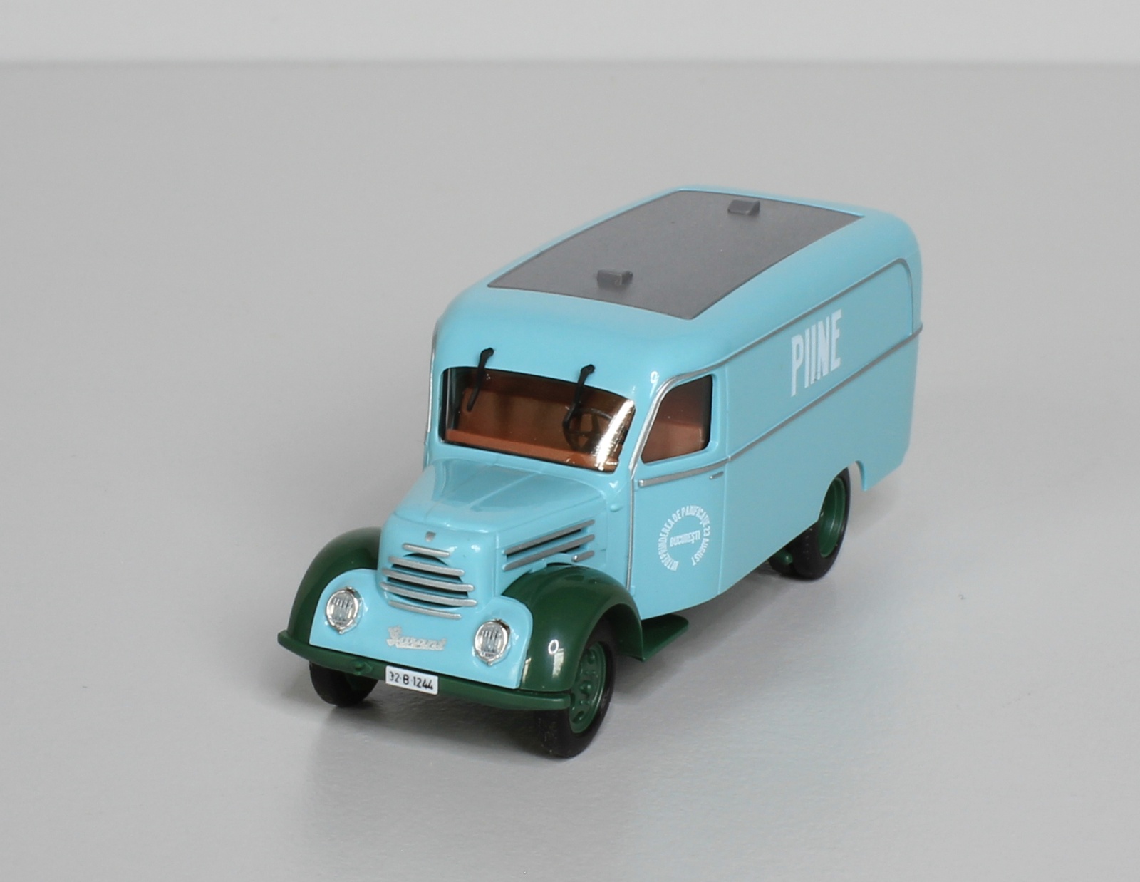 Bread truck, Robur Garant k30, H0 scale (1:87)