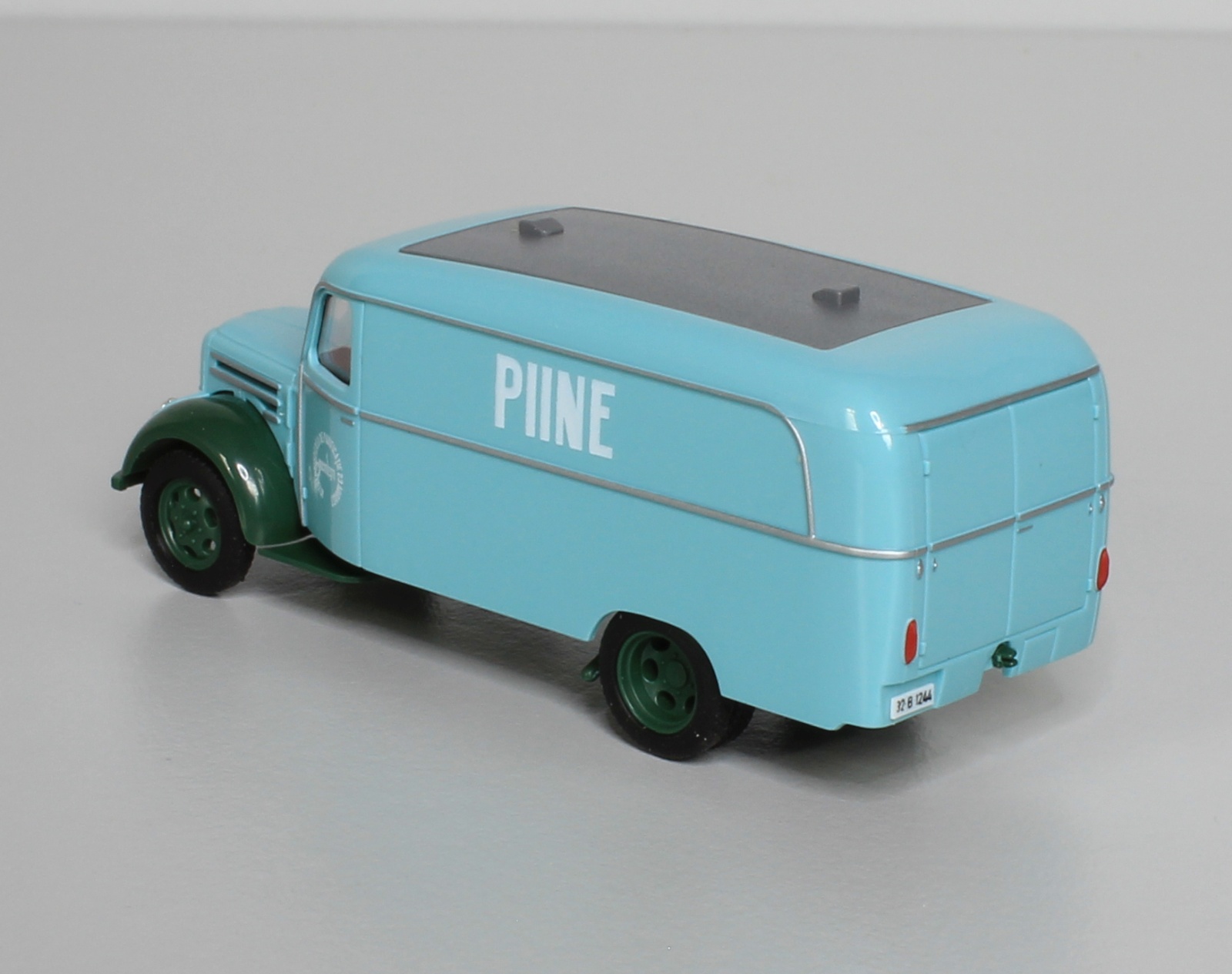 Robur garant K30, pt. "Piine", scara H0 (1:87)