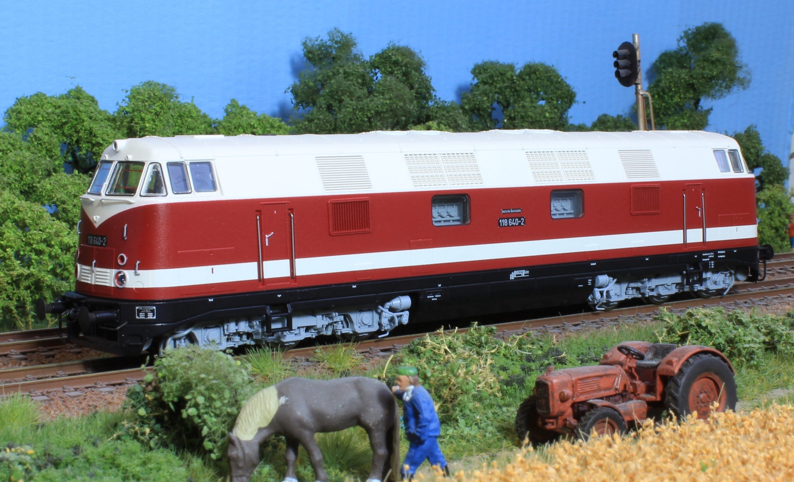 Locomotiva diesel BR 118, DR, Roco, scara H0 (1:87)